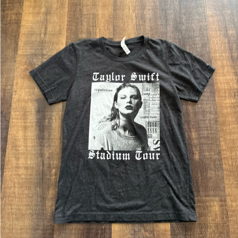 Taylor Swift Reputation Stadium Tour T-Shirt Size Sma… - Gem